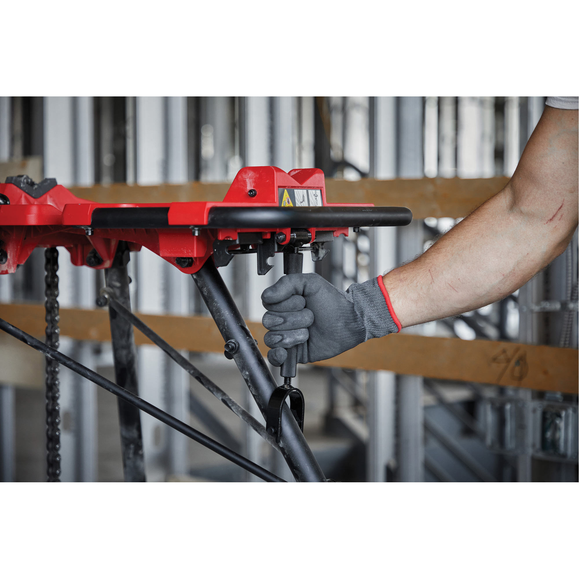 Milwaukee 6” Leveling Tripod Chain Vise | Superchem Industries
